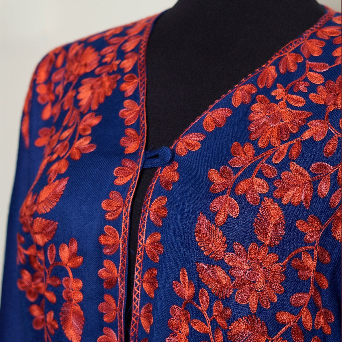 Fari Kashmiri Aari Poncho Shawl – Adan Fabrics